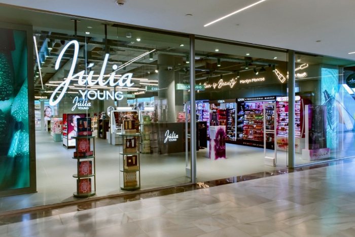 J lia Young Llega Al Centro Comercial Westfield Gl ries J lia Young Llega Al Centro Comercial Westfield Gl ries